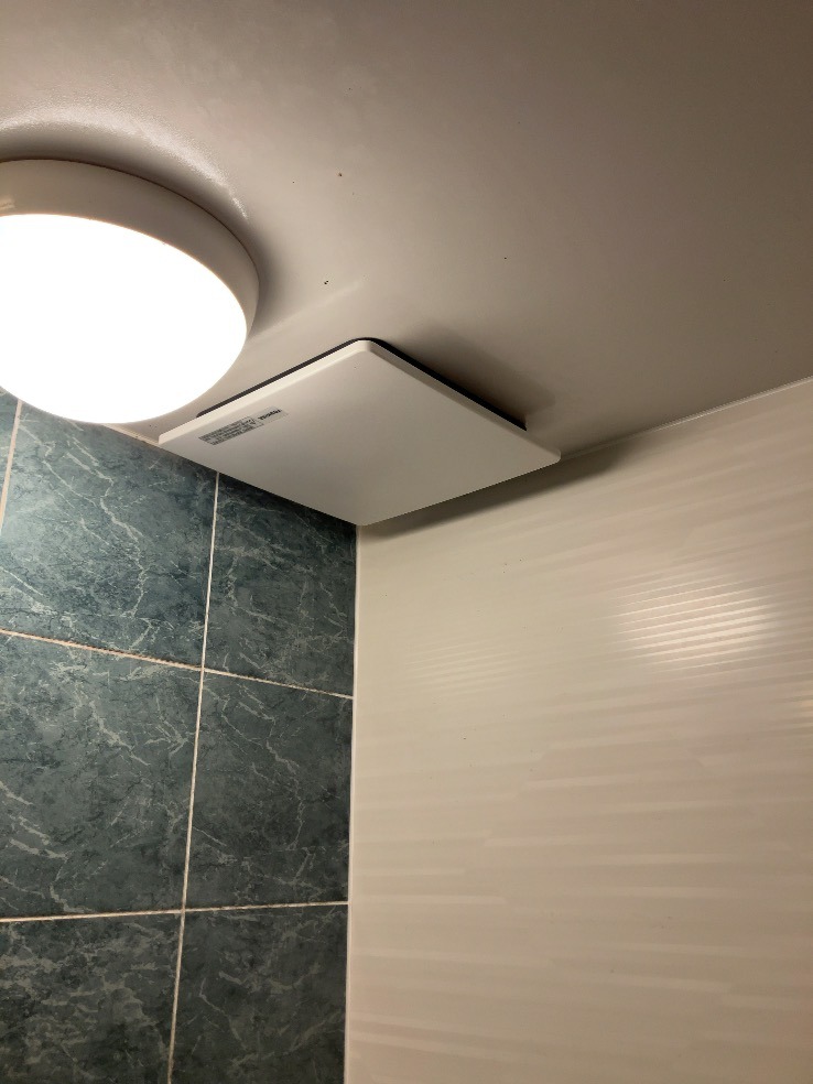 東京都杉並区 U様邸 浴室換気扇取替工事 UF-23A → DVF-T10CB｜レンジフード・換気扇・浴室乾燥機の修理・交換なら【換気生活】